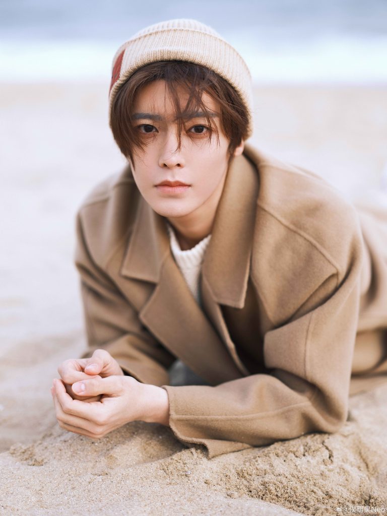 Open a warp, Hou Ming Hao, the protagonist of the Chinese series Back ...