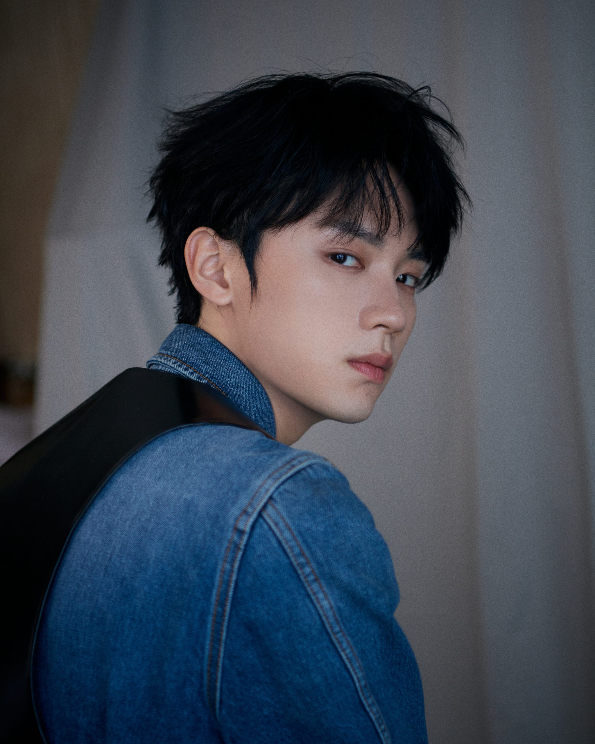 เปิดวาร์ป โจวอี้หราน นักร้อง นักแสดงหล่อครบเครื่องจากซีรี่ย์จีน When I Fly Towards You!