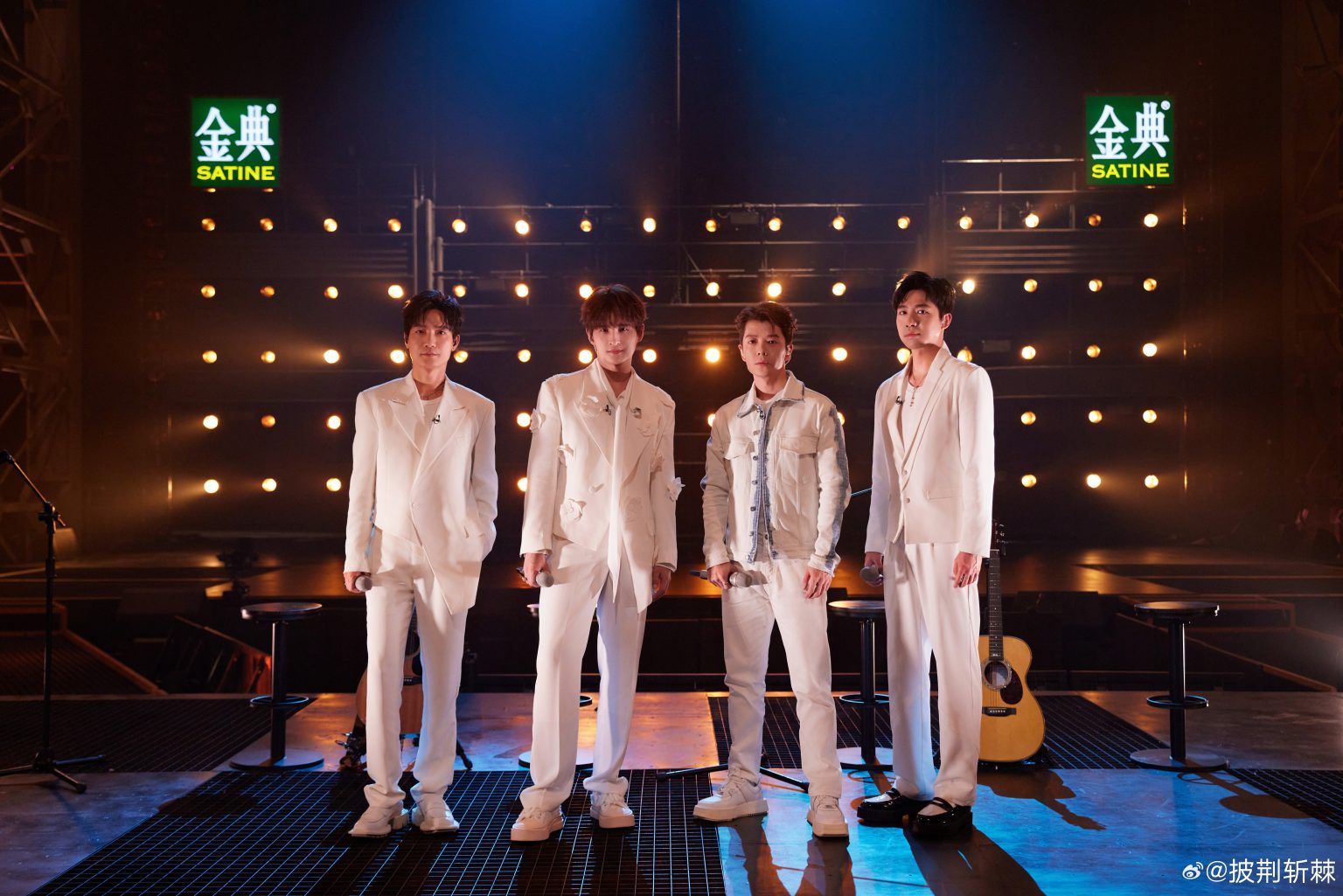 Call Me by Fire วาไรตี้จีนมาแรงรวมศิลปินชาย 32 คนแข่งโชว์ เจฟ ซาเตอร์ ...