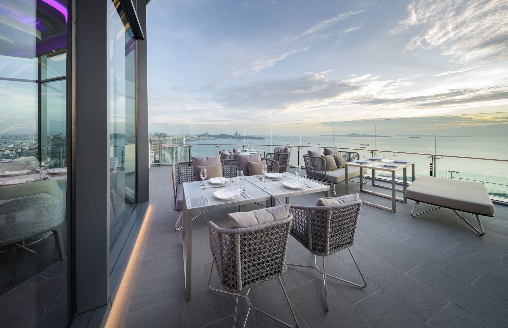 Grande Centre Point SPACE Pattaya เปิดตัวหุ่นยนต์ต้อนรับ ORIONEX ใหม่ล่าสุด