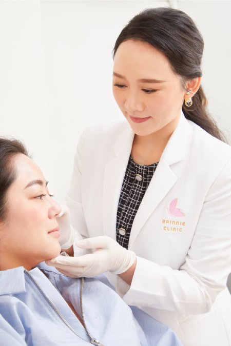 อัพเดทโปรแกรมใหม่ คืนความมั่นใจให้ผิวแบบ Glass Skin กับ “หมอฝน Rainnie Clinic”